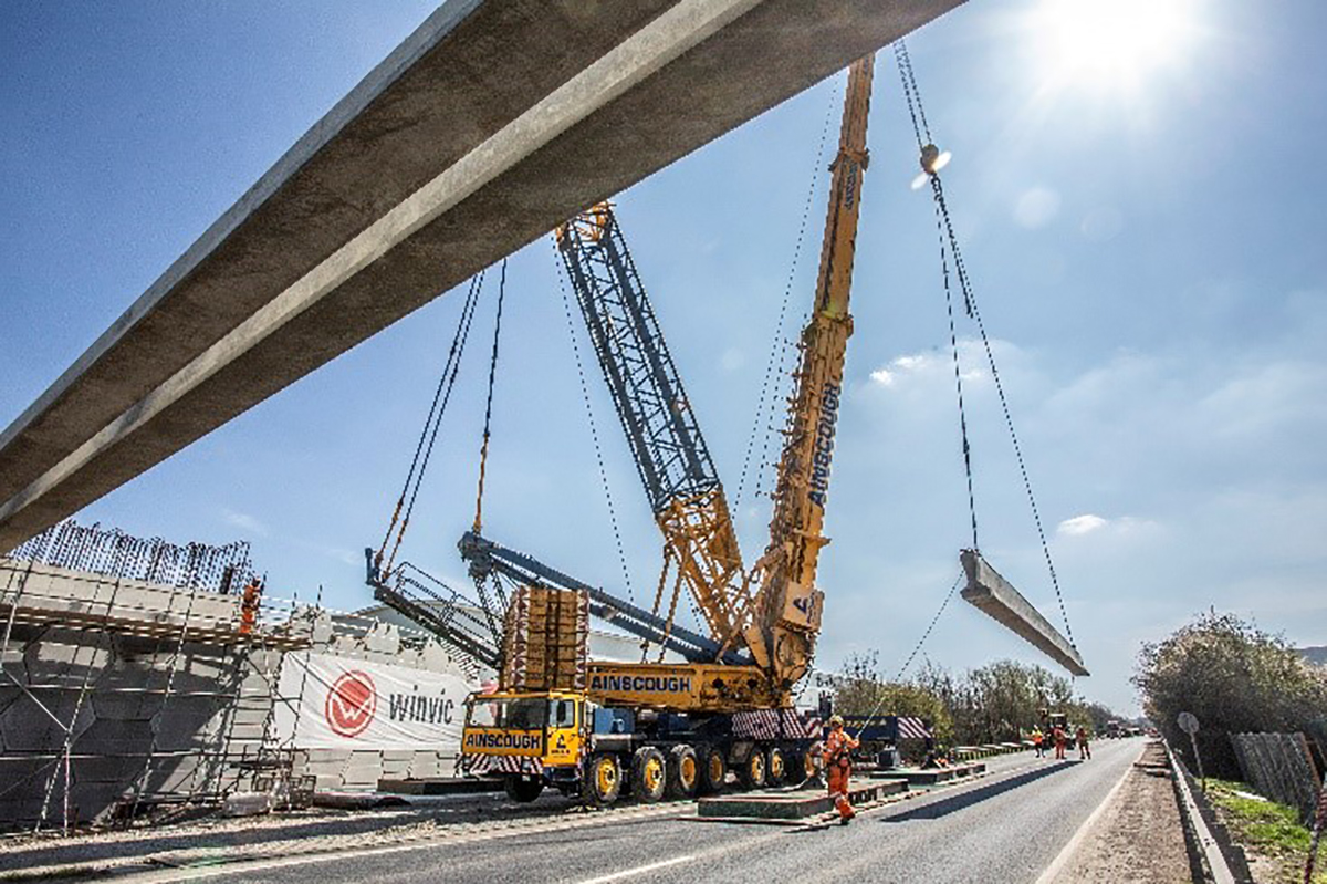 Winvic Lifts 440 Tonnes of Concrete Bridge Beams Over the A5 at DIRFT ...